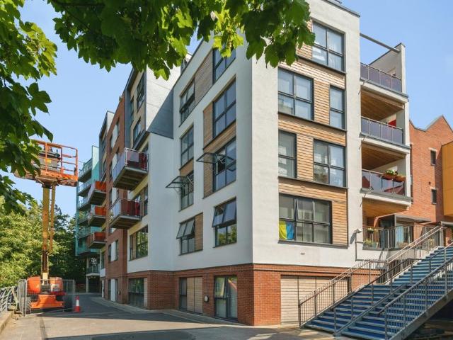 2 bedroom flat for sale