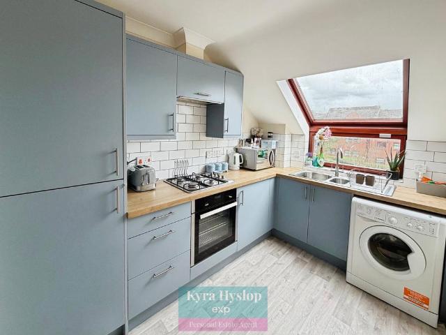 2 bedroom flat for sale
