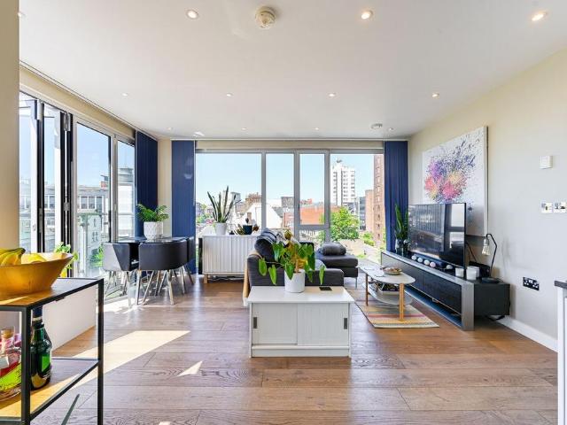 2 bedroom flat for sale