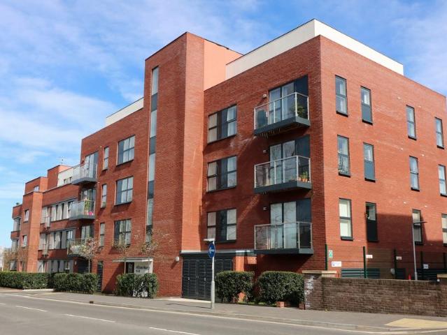 2 bedroom flat for sale