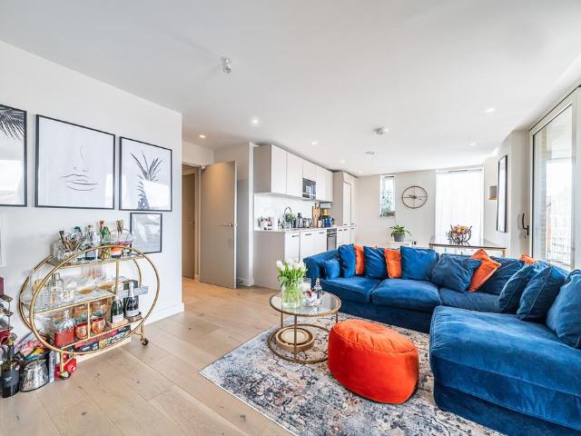 2 bedroom flat for sale
