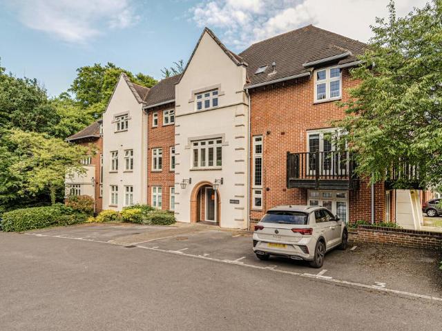 2 bedroom flat for sale