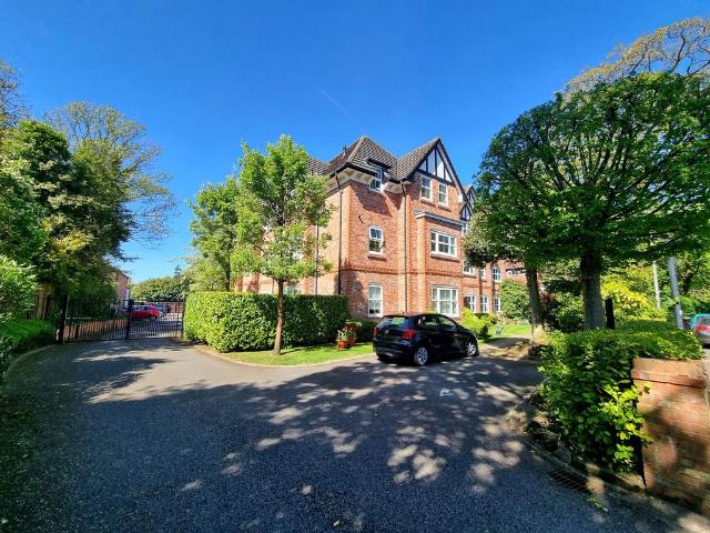 2 bedroom flat for sale