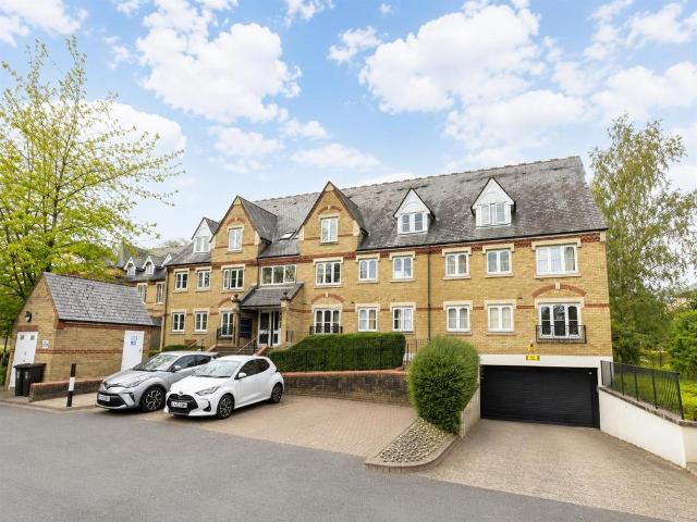 2 bedroom flat for sale