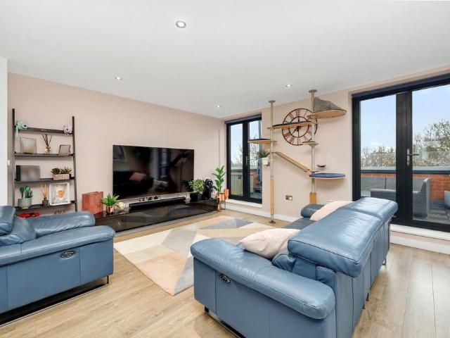 2 bedroom flat for sale