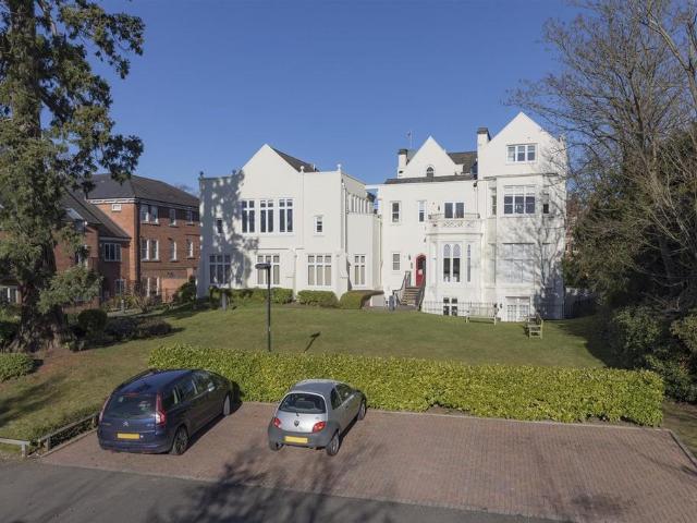 2 bedroom flat for sale