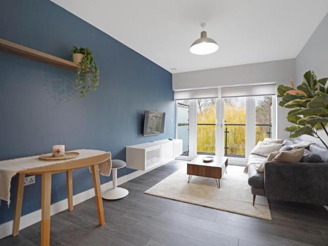 2 bedroom flat for sale