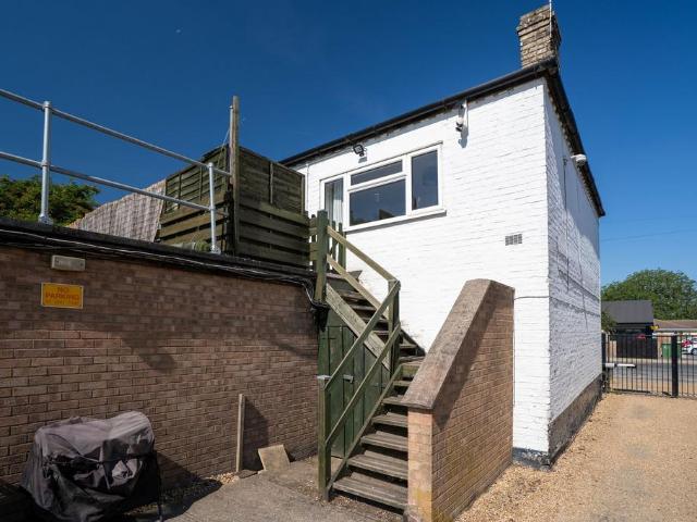 2 bedroom flat for sale