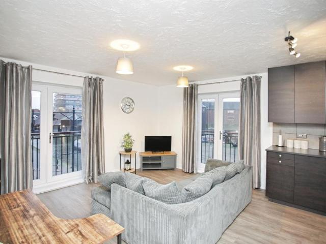 2 bedroom flat for sale