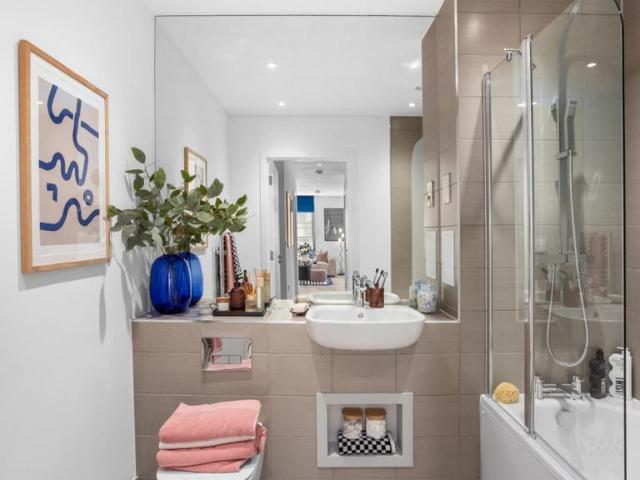 2 bedroom flat for sale