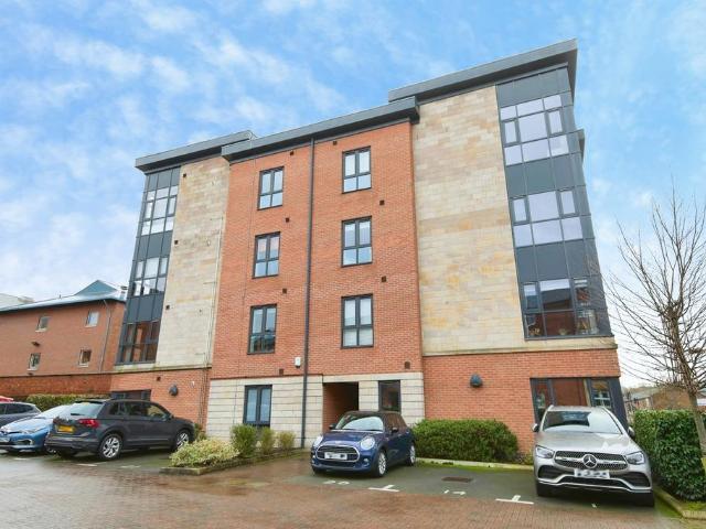 2 bedroom flat for sale