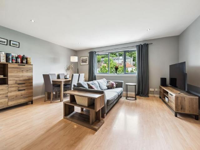 2 bedroom flat for sale