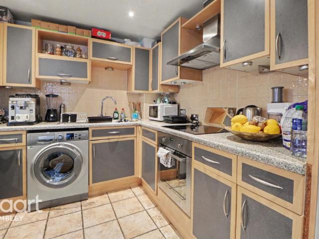 2 bedroom flat for sale