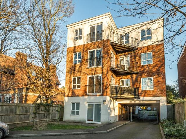 2 bedroom flat for sale