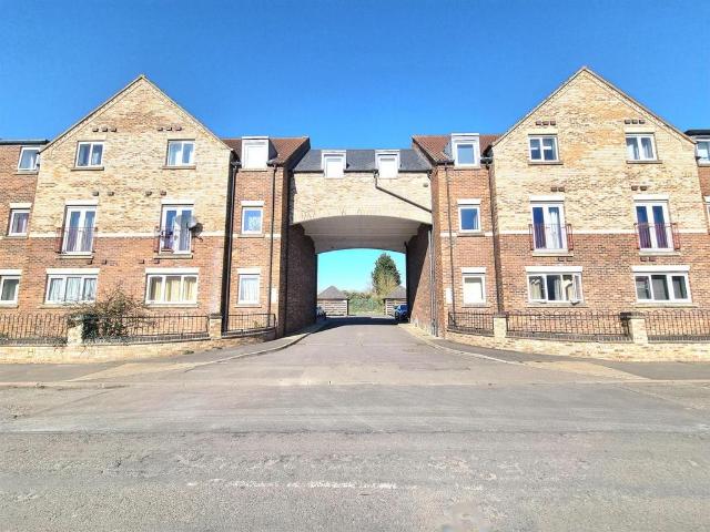 2 bedroom flat for sale