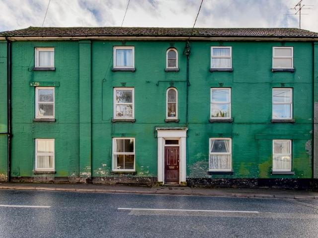 2 bedroom flat for sale