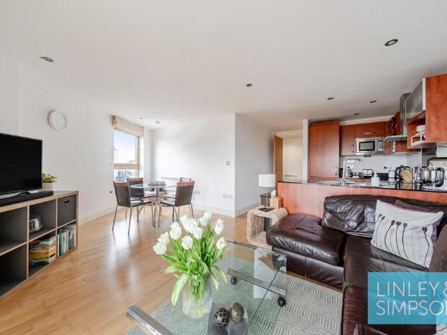 2 bedroom flat for sale