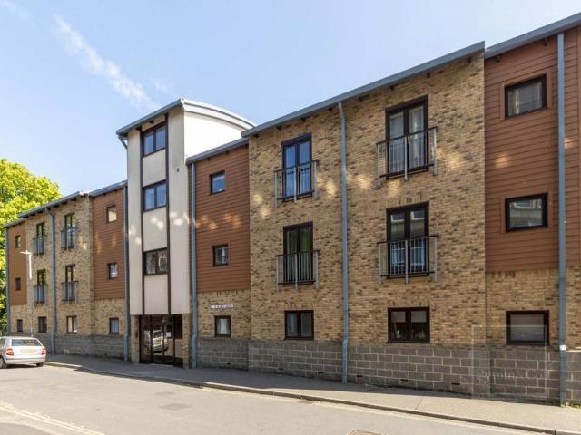 2 bedroom flat for sale