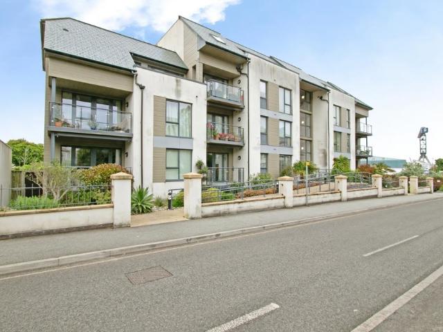 2 bedroom flat for sale