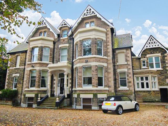 2 bedroom flat for sale