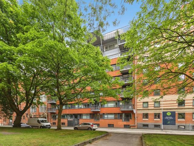 2 bedroom flat for sale
