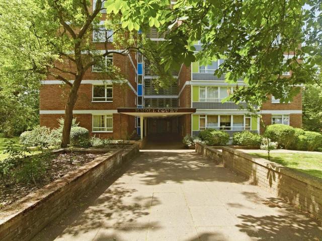 2 bedroom flat for sale