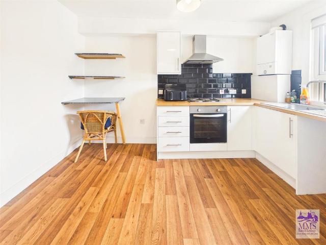 2 bedroom flat for sale