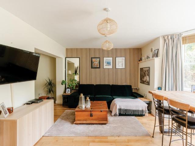 2 bedroom flat for sale