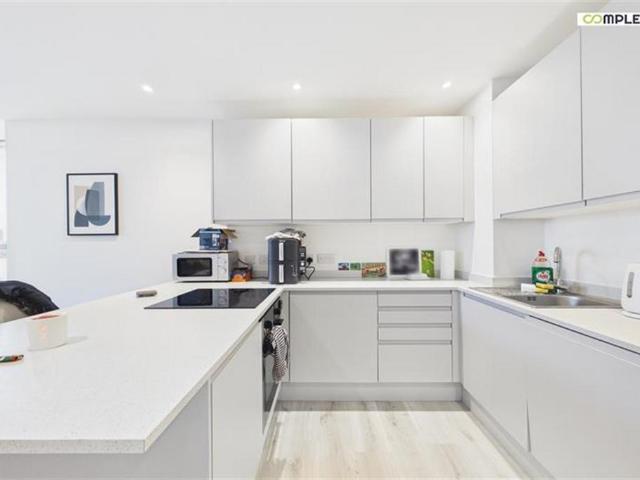 2 bedroom flat for sale