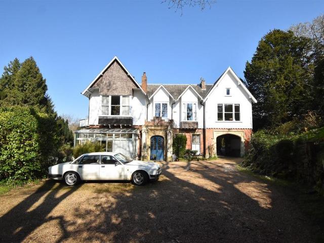 2 bedroom flat for sale