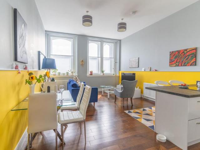 2 bedroom flat for sale