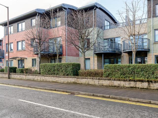 2 bedroom flat for sale