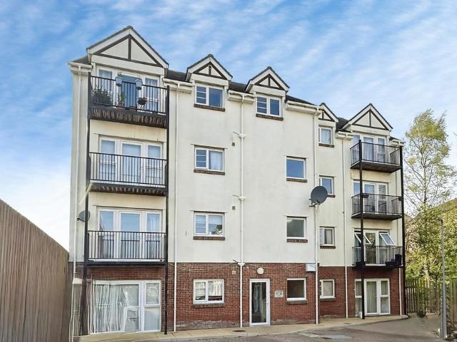 2 bedroom flat for sale