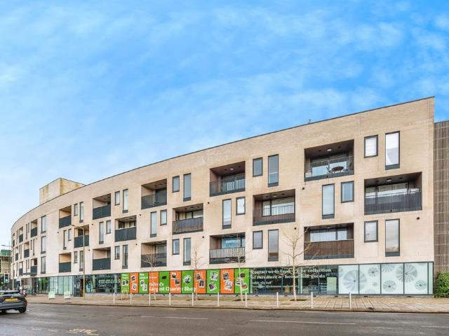 2 bedroom flat for sale