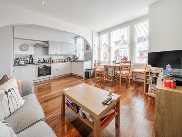 2 bedroom flat for sale