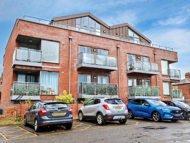 2 bedroom flat for sale