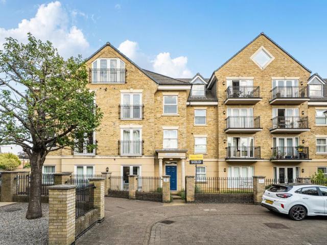 2 bedroom flat for sale