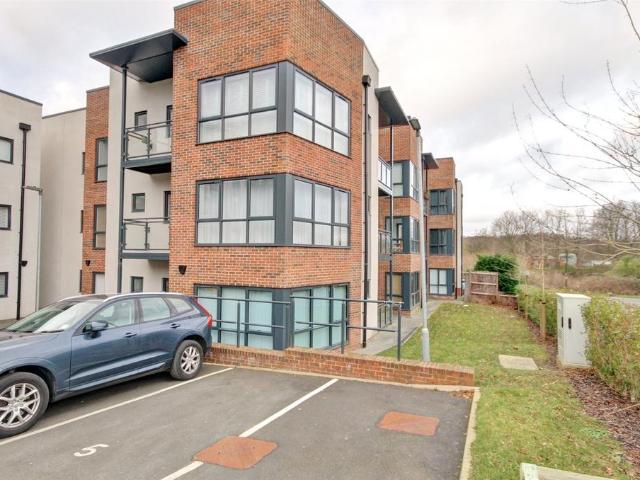 2 bedroom flat for sale