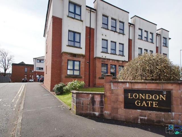 2 bedroom flat for sale
