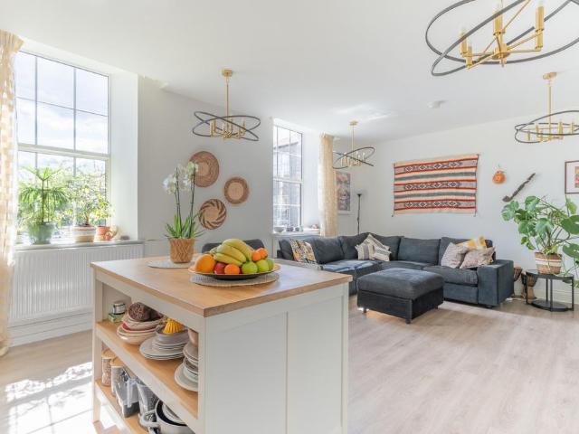 2 bedroom flat for sale