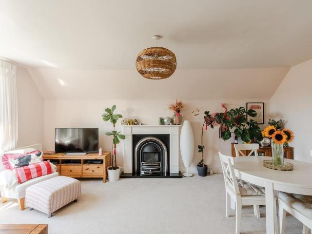 2 bedroom flat for sale