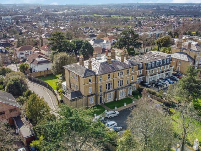 2 bedroom flat for sale