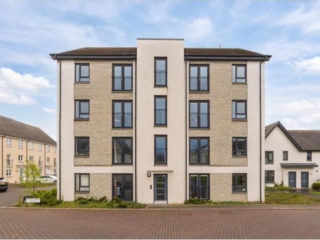 2 bedroom flat for sale, Flat 2,1 Craw Yard Drive, Edinburgh.
