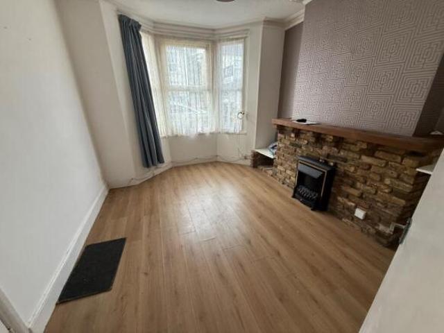 2 bedroom flat for sale in 40 Oban Road, Southend on Sea, Essex, SS2 4JL, SS2