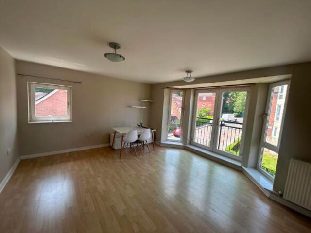 2 bedroom flat for sale in 53 Middlewood Drive East, Sheffield, South Yorkshire S6 1RW, S6