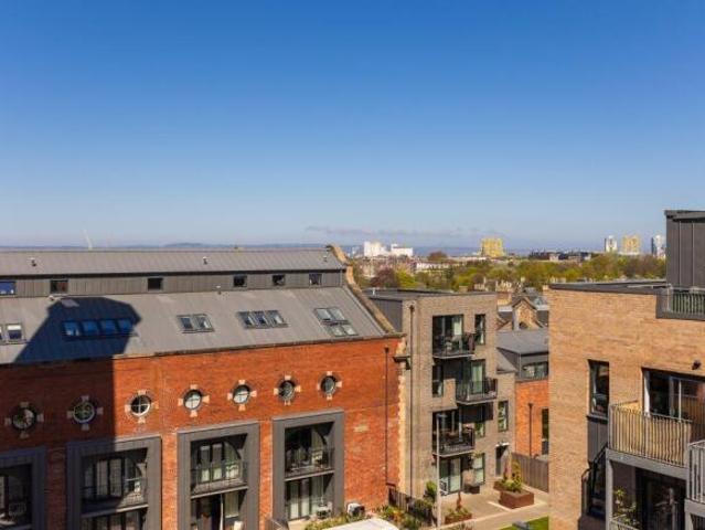 2 bedroom flat for sale in 53/12 Shrubhill Walk, Edinburgh, EH7 4FP, EH7