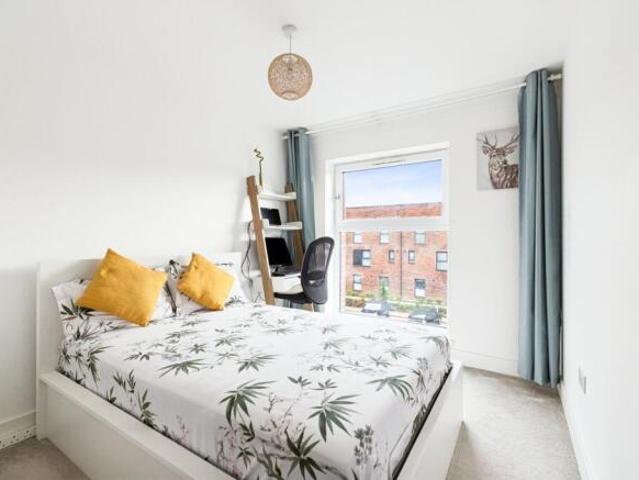 2 bedroom flat for sale in 5 Festival Court, Festival Park, G51