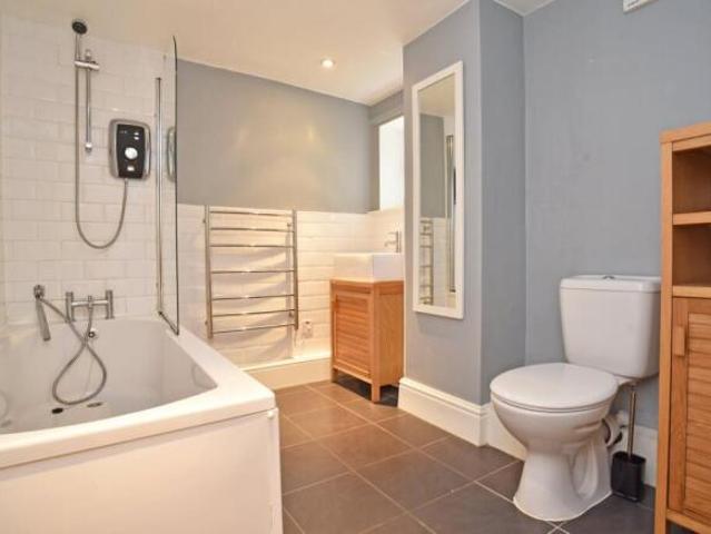 2 bedroom flat for sale in 65 Harlow Moor Drive, Harrogate, HG2