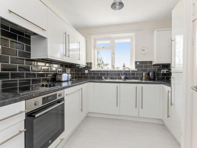 2 bedroom flat for sale in 83 Falcon Court, Morningside, Edinburgh, EH10 4AG, EH10