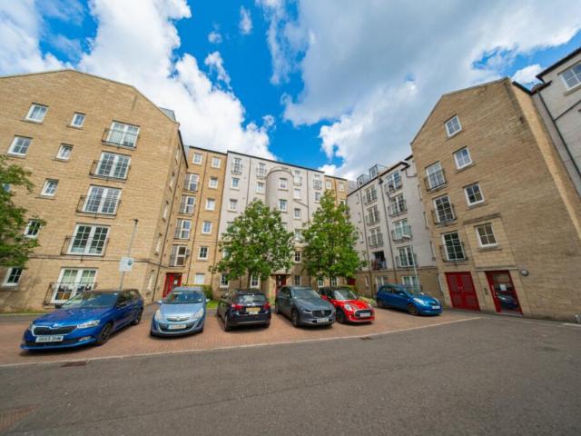 2 bedroom flat for sale in 8/4 Giles Street, Edinburgh, EH6